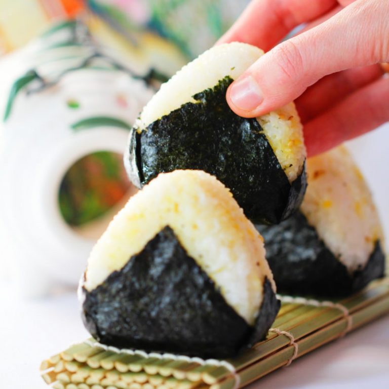 Onigiri mit Furikake - japanische Reisbällchen GRUNDREZEPT