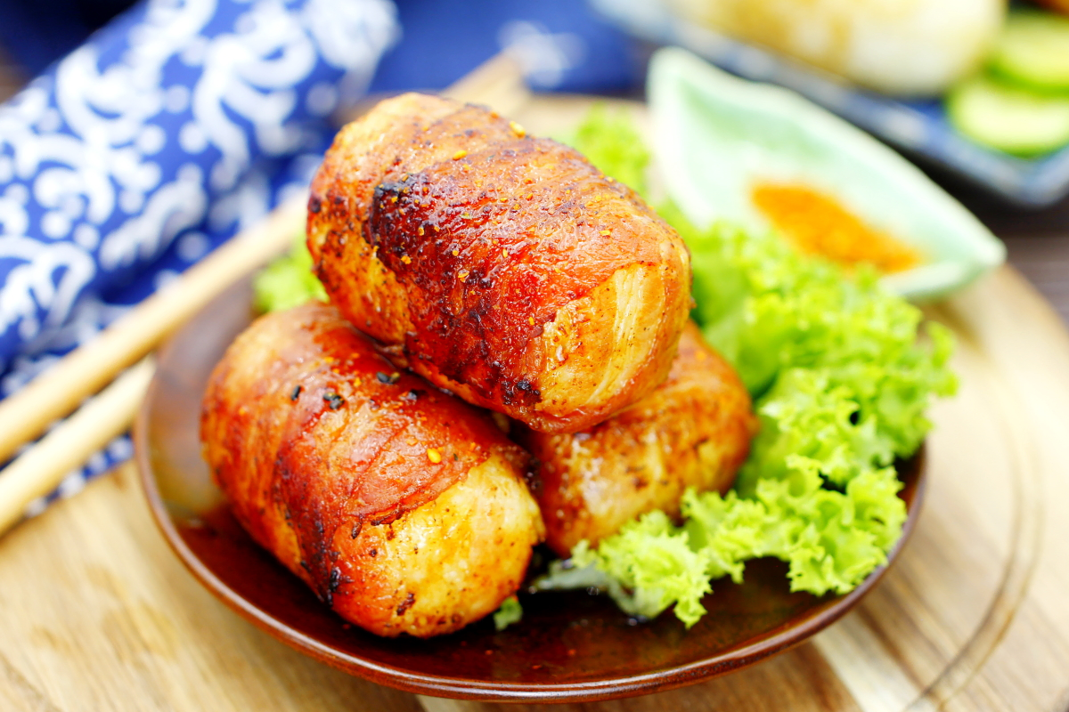 Nikumaki Onigiri – in Speck gebratene Reisbällchen » REZEPT