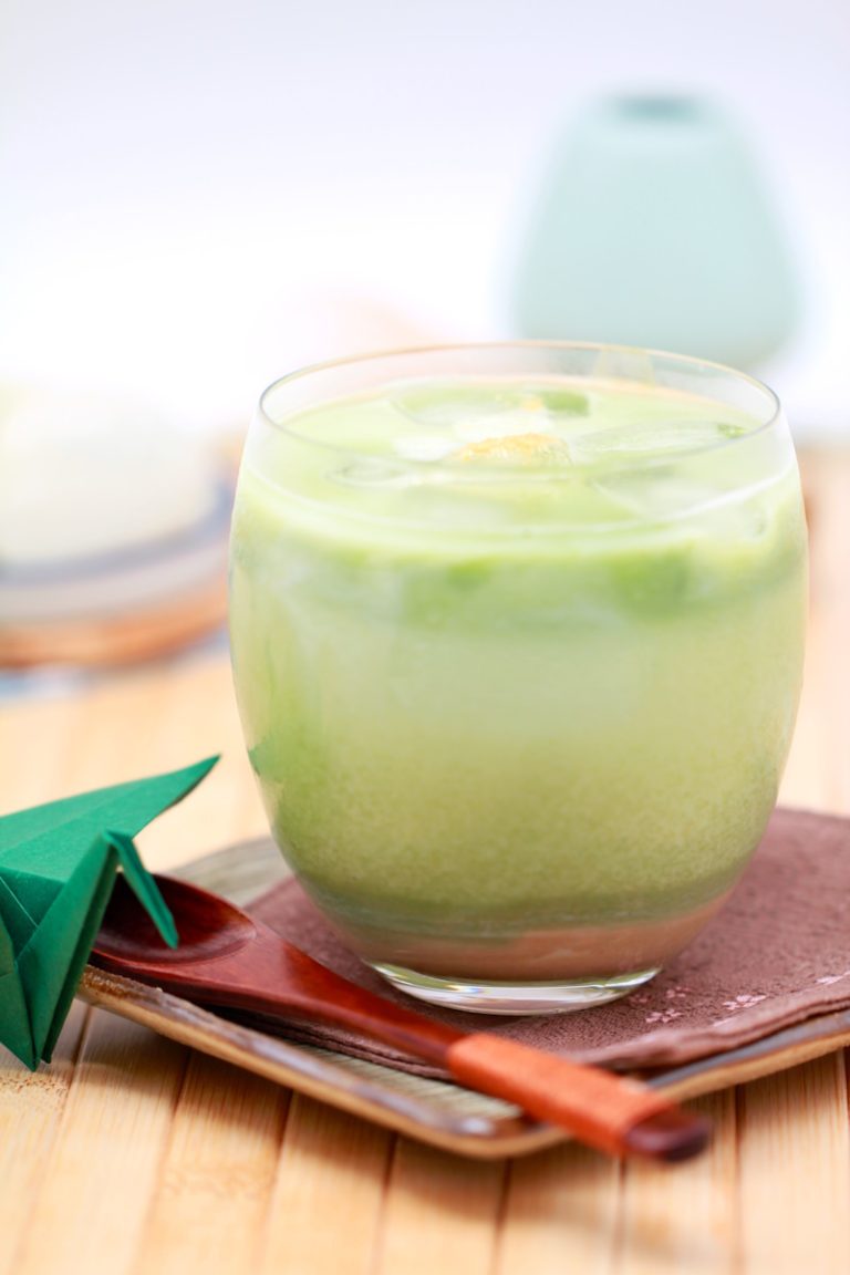 Iced Matcha Latte mit Kinako | 10 Min. Rezept + Tipps & Zutaten